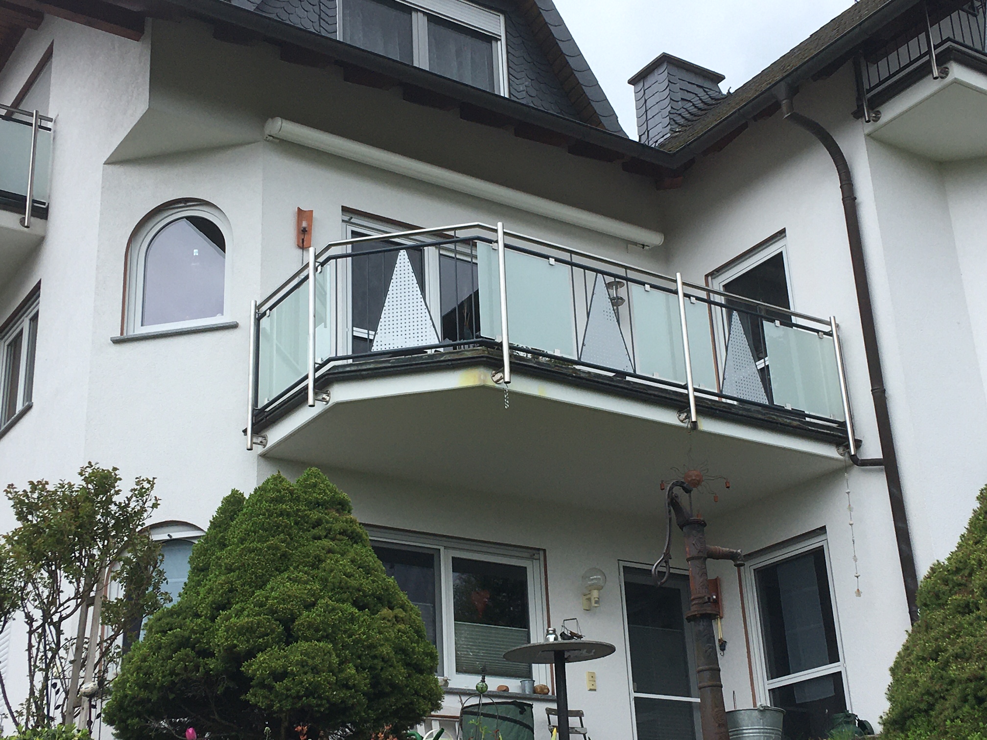 Metallbau Debus GmbH - Geländer mit Glas